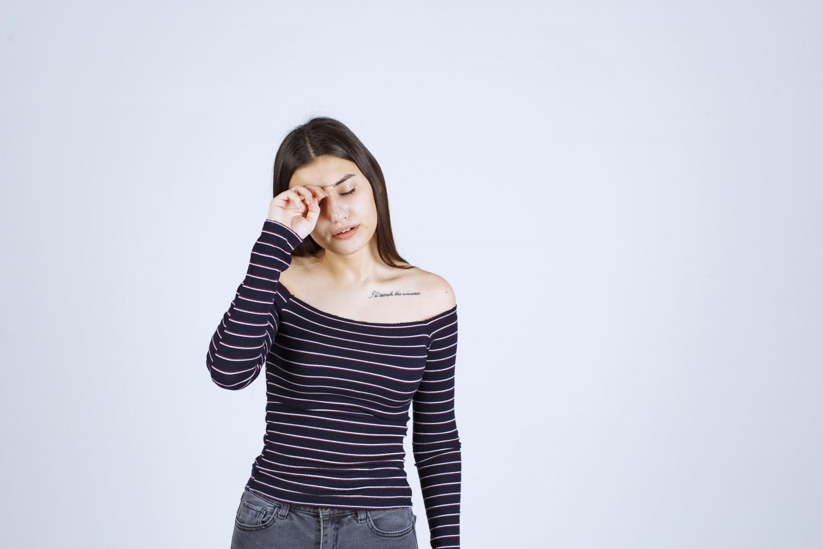 Voici pourquoi vous ne devriez pas vous frotter les yeux | Max Voici pourquoi vous ne devriez pas vous frotter les yeux | Max